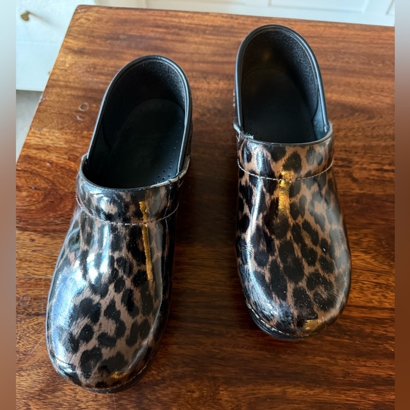 Dansko | Shoes | Dansko Leopard Clogs Size 38 758 | Poshmark